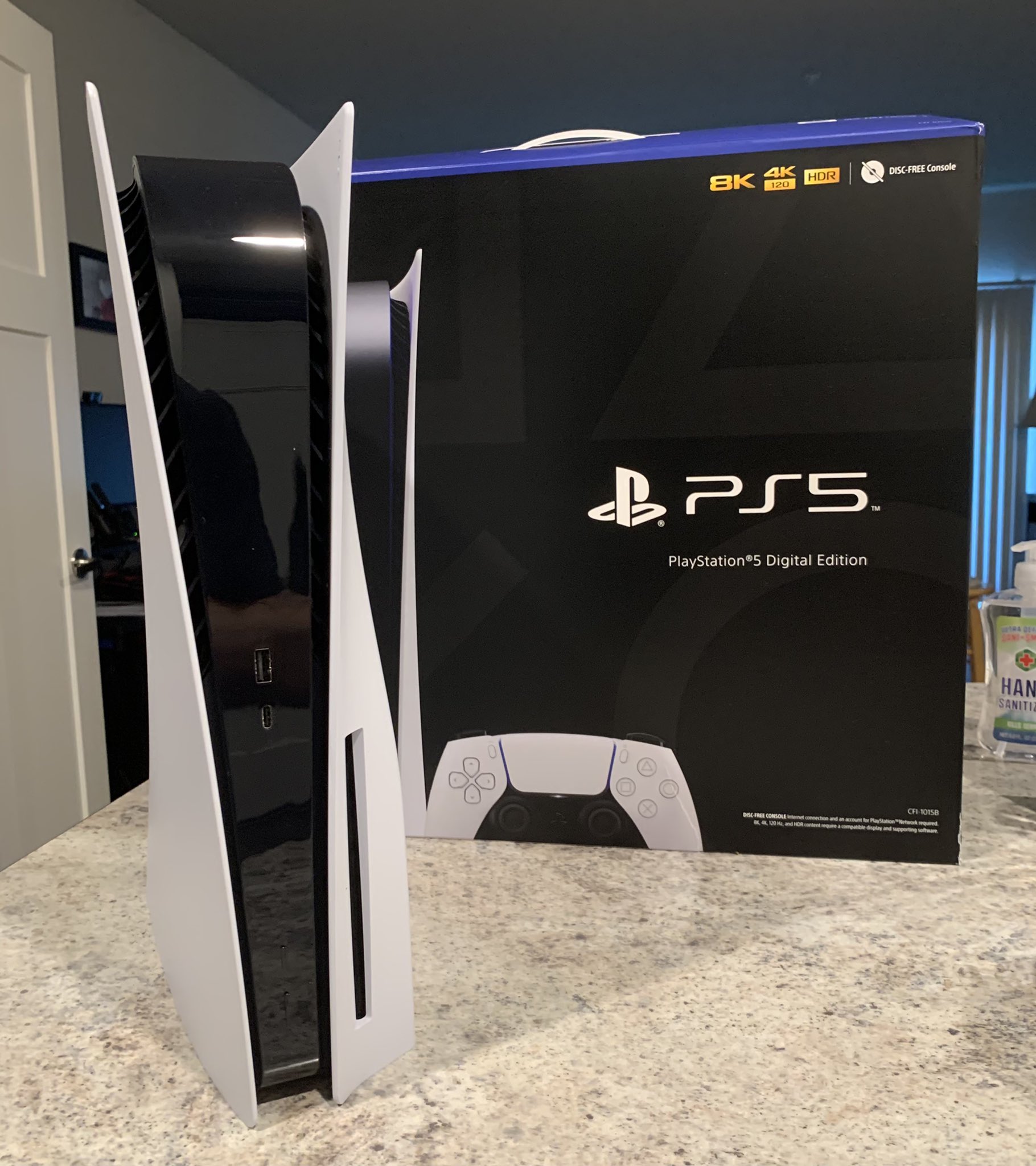 Some PS5 Digital Edition Owners Are Finding A Disc Edition In Their Box Some PS5 Digital Edition Owners Are Finding A Disc Edition In Their Box
